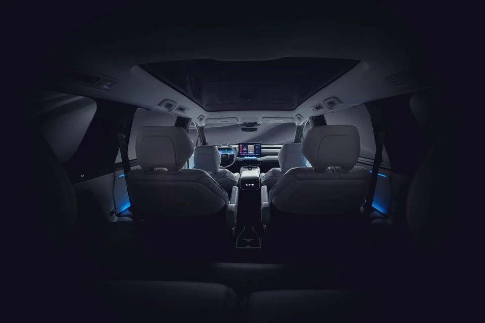 Toyota has unveiled the interior design of its upcoming three-row ...